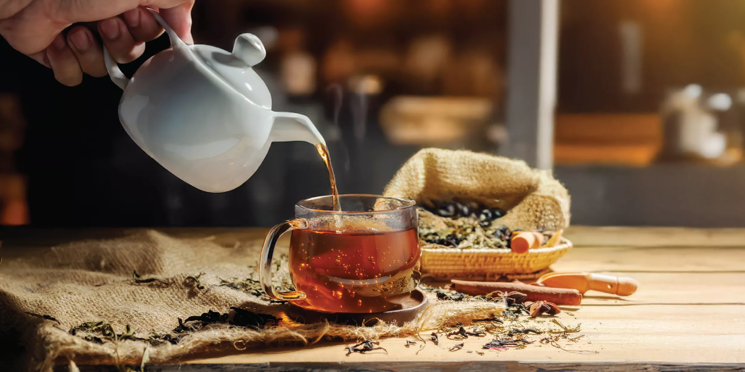 ข้อดีของการดื่มชาตอนเช้า: เติมพลัง สดชื่น และบำรุงสุขภาพ | MORRU